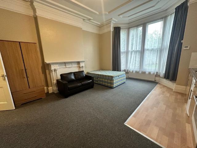 Studio Flat, Redland Road, BS6