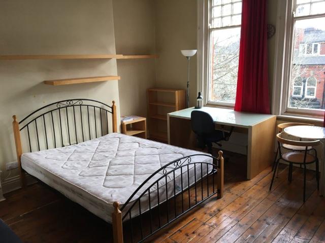 Studio Flat, Regent Park Terrace, LS6