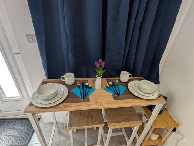Studio Flat, Restalrig Road, EH6