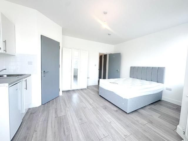 Studio Flat, Ripon Road, N17