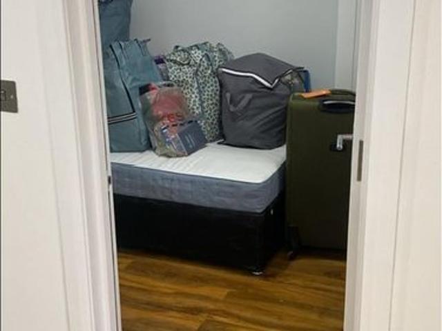 Studio Flat, Saxon Drive, W3