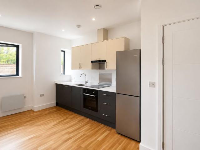 Studio Flat, Seven Sisters Road, N15