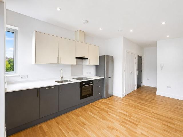 Studio Flat, Seven Sisters Road, N15