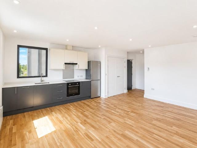 Studio Flat, Seven Sisters Road, N15