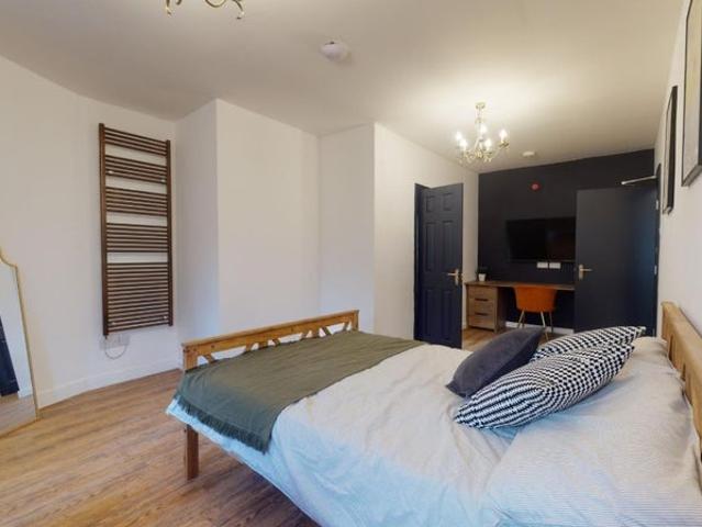 Studio Flat, Shaw St | Bills Included