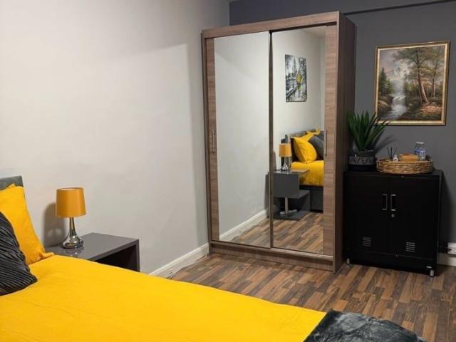 Studio Flat, Shepherds Bush, W12