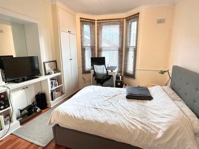 Studio Flat, Shepherds Bush, W12