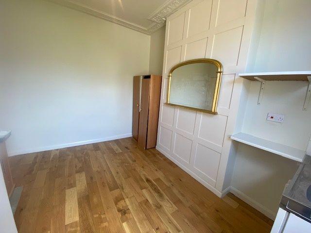 Studio Flat, Shepherds Bush, W12