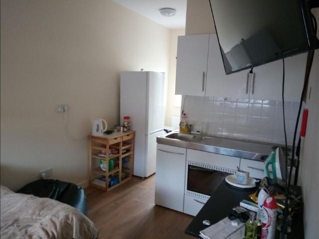 Studio Flat, Sherwood Avenue, SW16