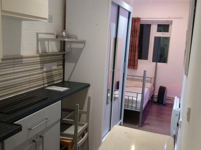 Studio FLAT single person housing benefit √ DSS