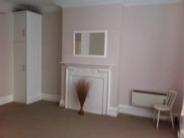 Studio Flat, Silverthorne, GU15