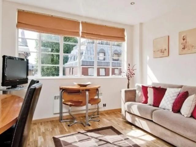 STUDIO FLAT SOUTH KENSINGTON