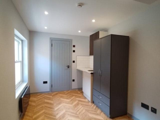 Studio Flat, Southwell Road, SE5
