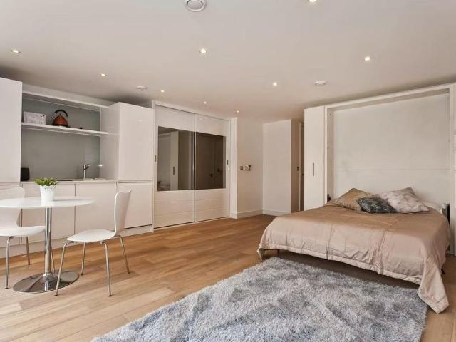 Studio Flat, Sloane Apartments, E1