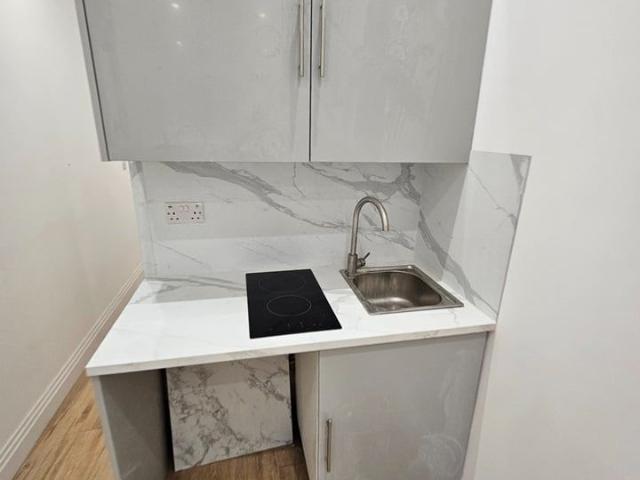 Studio Flat, Sneath Avenue, NW11