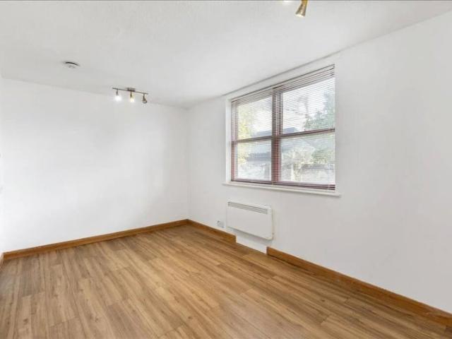 Studio Flat, Spencer Mews, W6