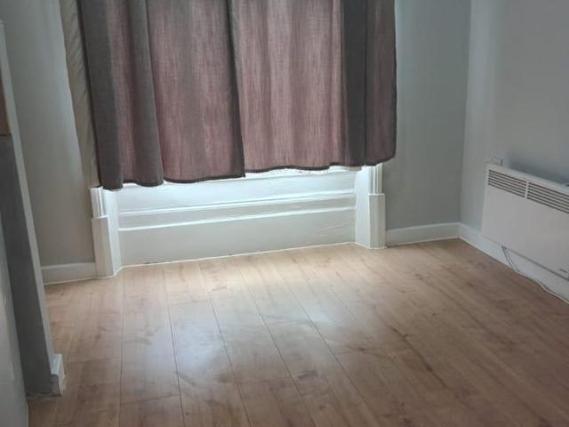 Studio Flat, Springfield, E5