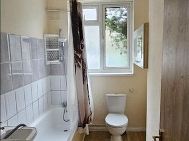 Studio Flat, St. James's Park, CR0