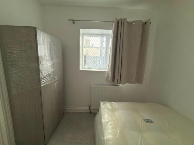 Studio Flat, St Marys Road, IG1