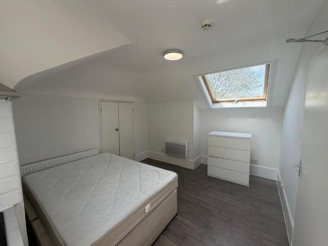 Studio Flat, St. Stephens Road, TW3