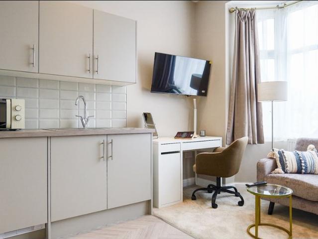 Studio Flat, Stoney Road, CV1