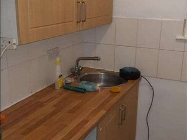 Studio Flat, Station Road, N3