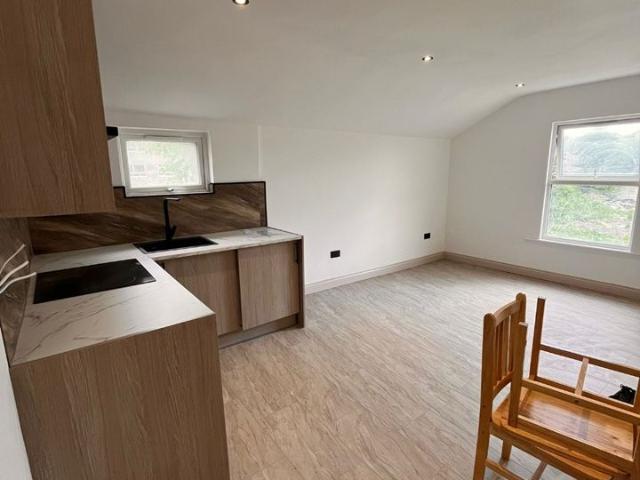 Studio Flat, Station Road, NW4