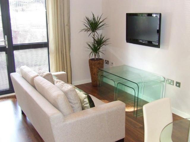 Studio Flat, Staveley Road, S8
