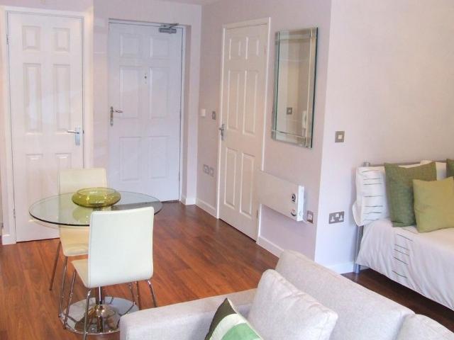 Studio Flat, Staveley Road, S8