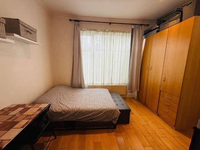 Studio Flat, Staverton Road, NW2