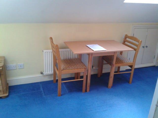 Studio Flat, Stile Hall Gardens, W4