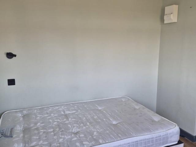 Studio Flat, Stirling Road, HA3