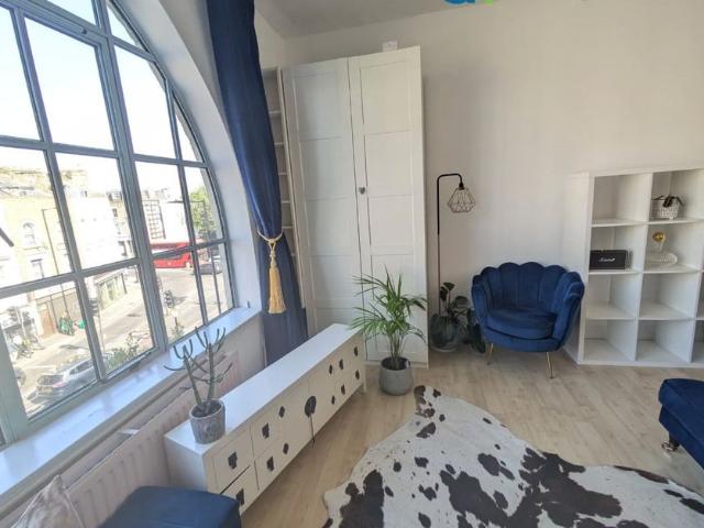 Studio Flat, Strand Building, E9