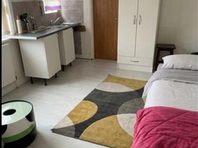 Studio Flat, Studio Mews, NW4