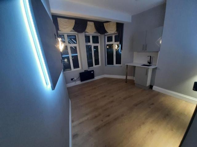 Studio Flat, SW6