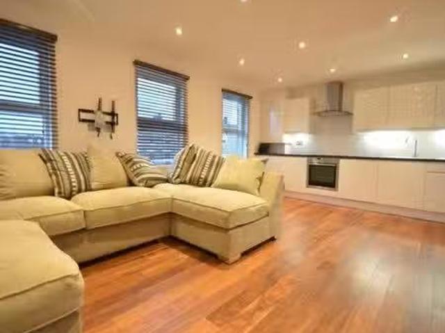 Studio flat/apartment to rent in Winterfold Close, London, SW19