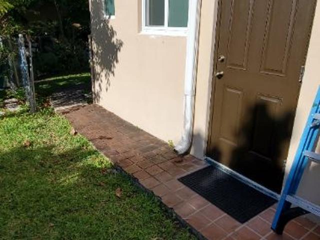 Studio fully furnished with own entrance minutes