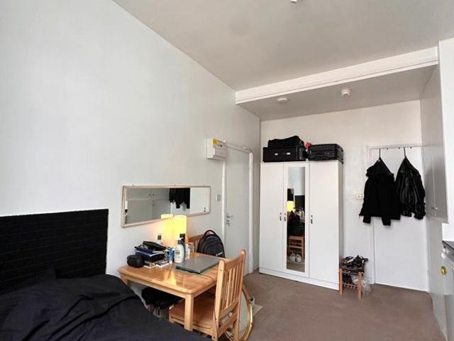 Studio, Kilburn High Road