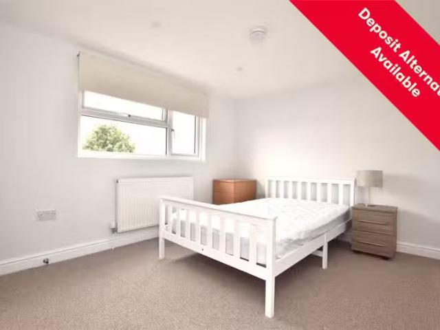 Studio house to rent in Midland Road, Gloucester, Gloucestersh.
