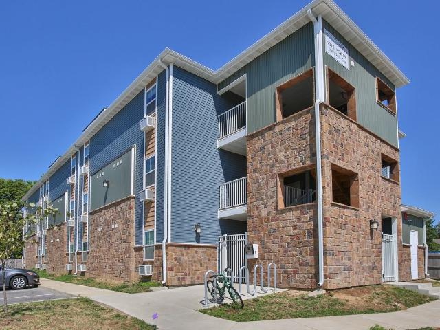 Studio Home for Rent at 940 E Webster St, Springfield, MO 65802 Midtown