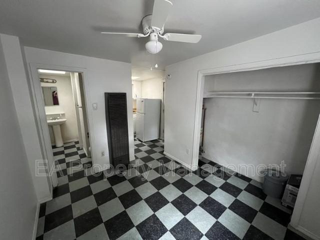 Studio Home for Rent at 123 Walter St Ne #4, Albuquerque, NM 87102 Huning Highland Historic District