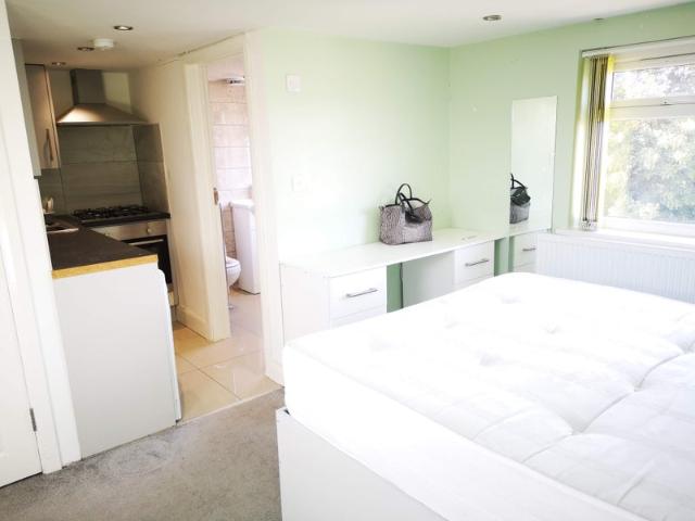 Studio, Harlington Corner/Heathrow