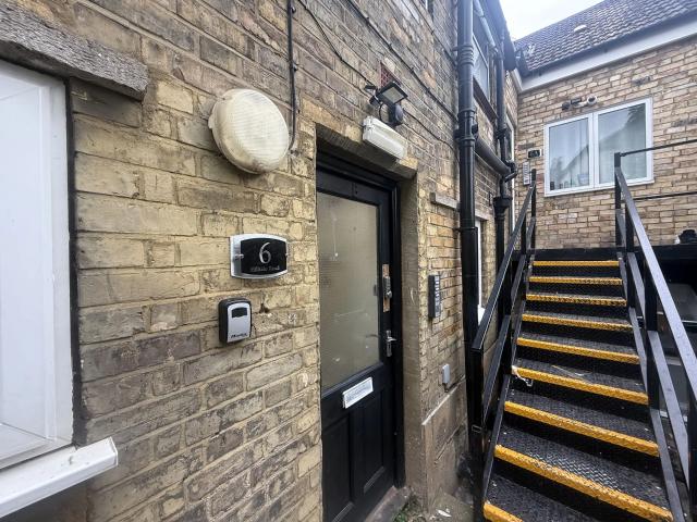 studio in 6 Hillside Road, Chatham
