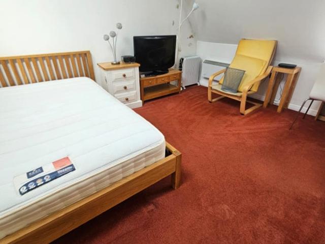 Studio in Clifton Near University