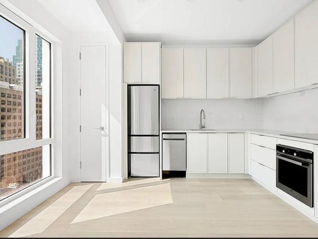 Studio in downtown Brooklyn