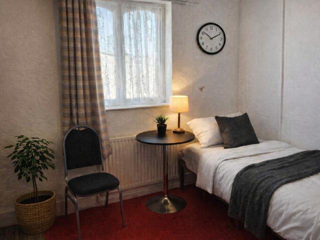 Room in Darlaston WS10 9SQ