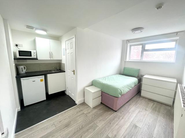 Studio in Dudley DY1 1LY