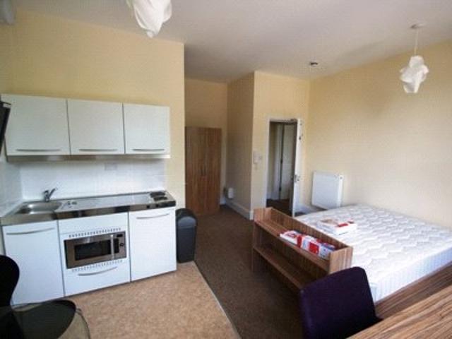 studio in Elmdale Road Studio 9, First Floor Apartment front, Clifton, Bristol, BS8 1SG Abode