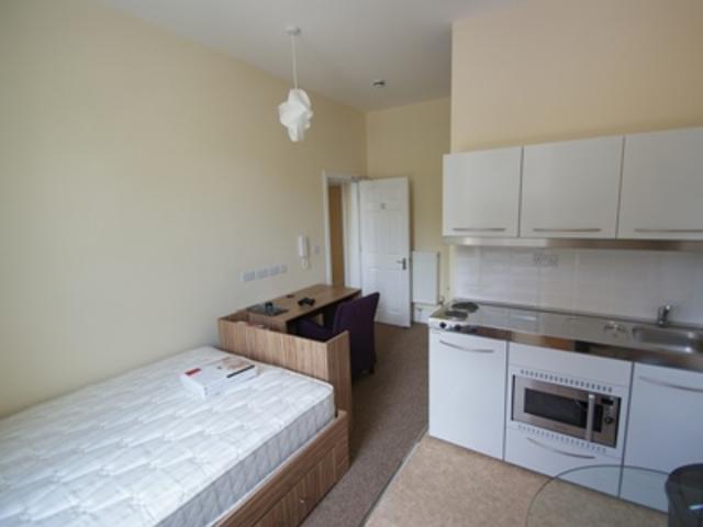 studio in Elmdale Road Studio 10, First Floor Apartment front, Clifton, Bristol, BS8 1SG Abode