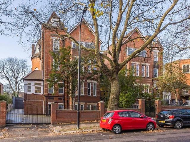 Studio in Fitzjohns Ave, Hampstead, NW3